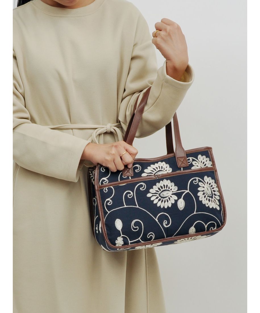 【セール】カシュカシュ cachecache / 刺繍パーテーショントートバッグ(504481300) | カシュカシュ(cache cache) - MAGASEEK