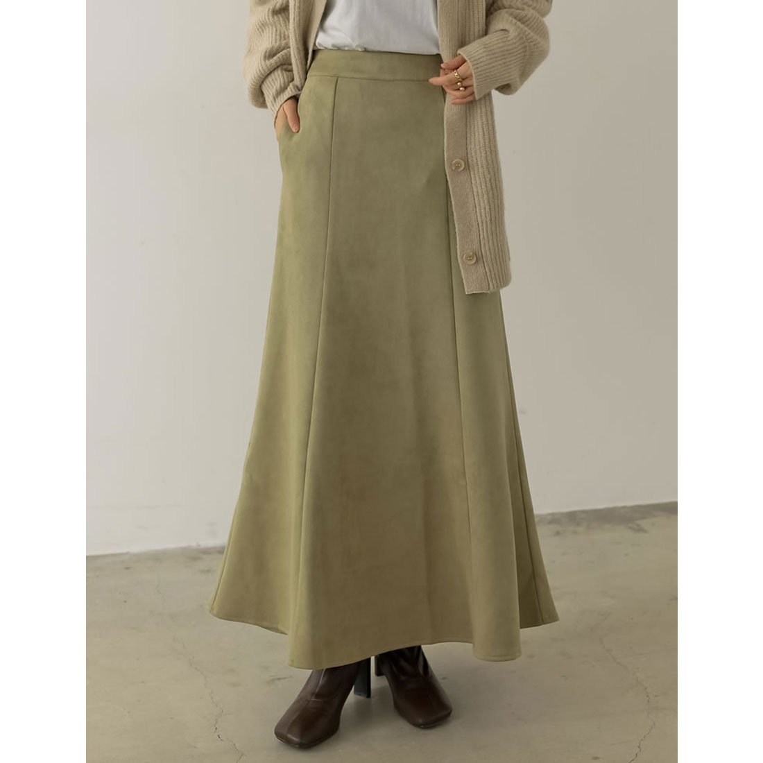 [低身長/高身長向けサイズ有]ポンチスウェードストレッチナロースカート(504232100) | リエディ(Re:EDIT) - MAGASEEK