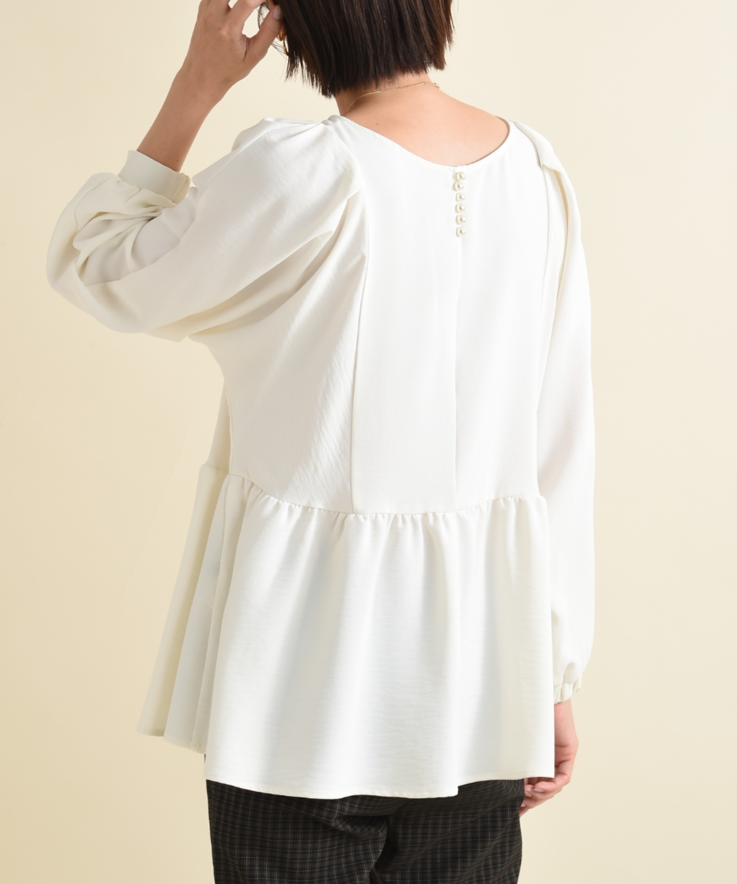 【セール】ポーラペプラムデザインBACKパールブラウス(505497850) | インタープラネット(INTERPLANET) - MAGASEEK