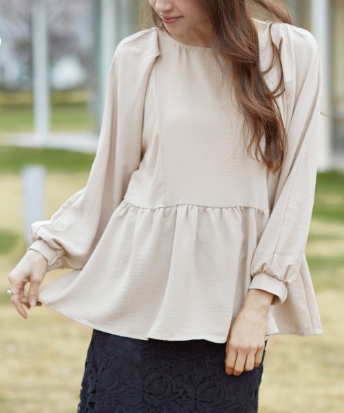 【セール】ポーラペプラムデザインBACKパールブラウス(505497850) | インタープラネット(INTERPLANET) - MAGASEEK