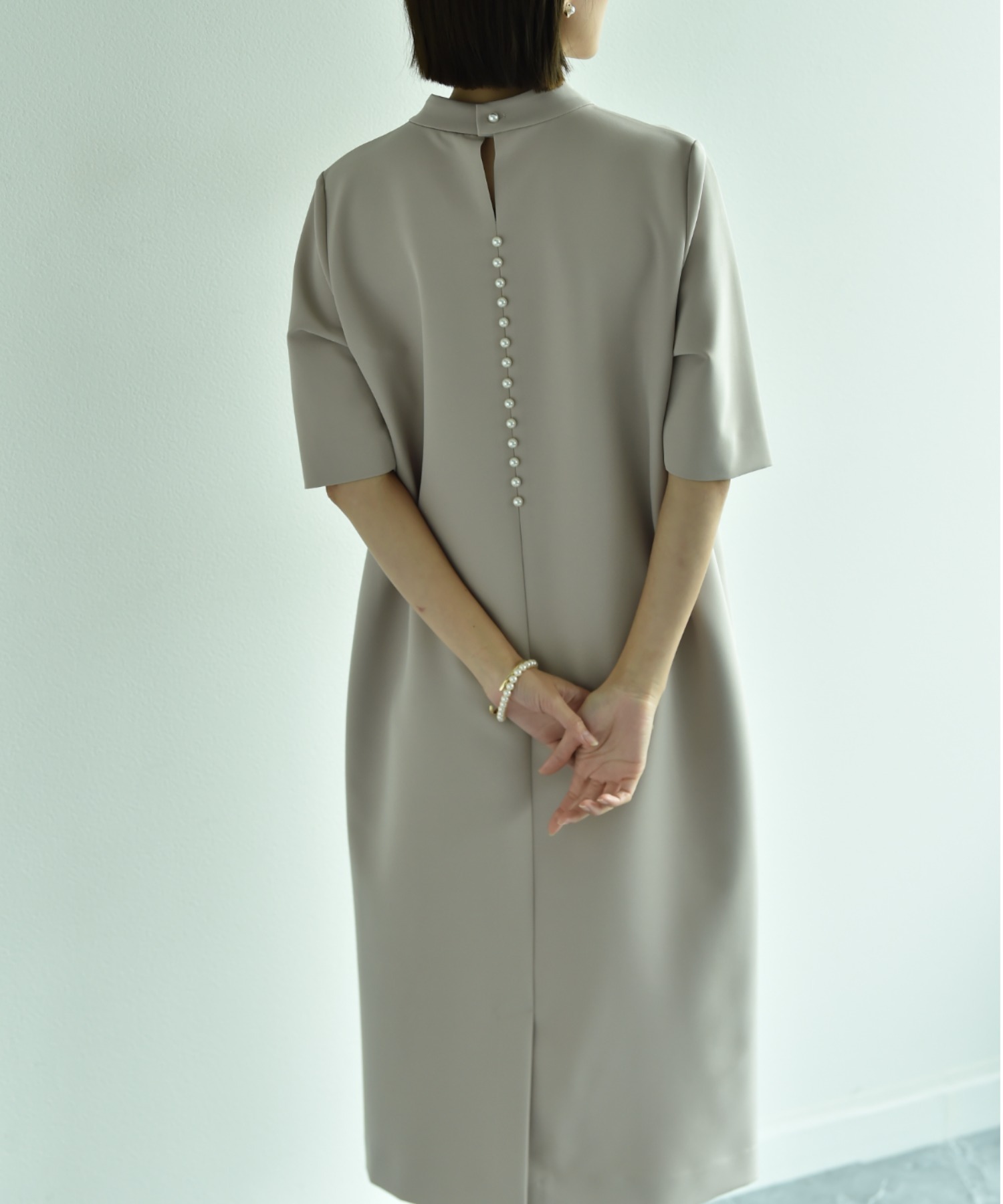 【セール】【マシーンウォッシャブル】ダブルクロスBACKパール釦ワンピース(505822587) | インタープラネット(INTERPLANET) - MAGASEEK
